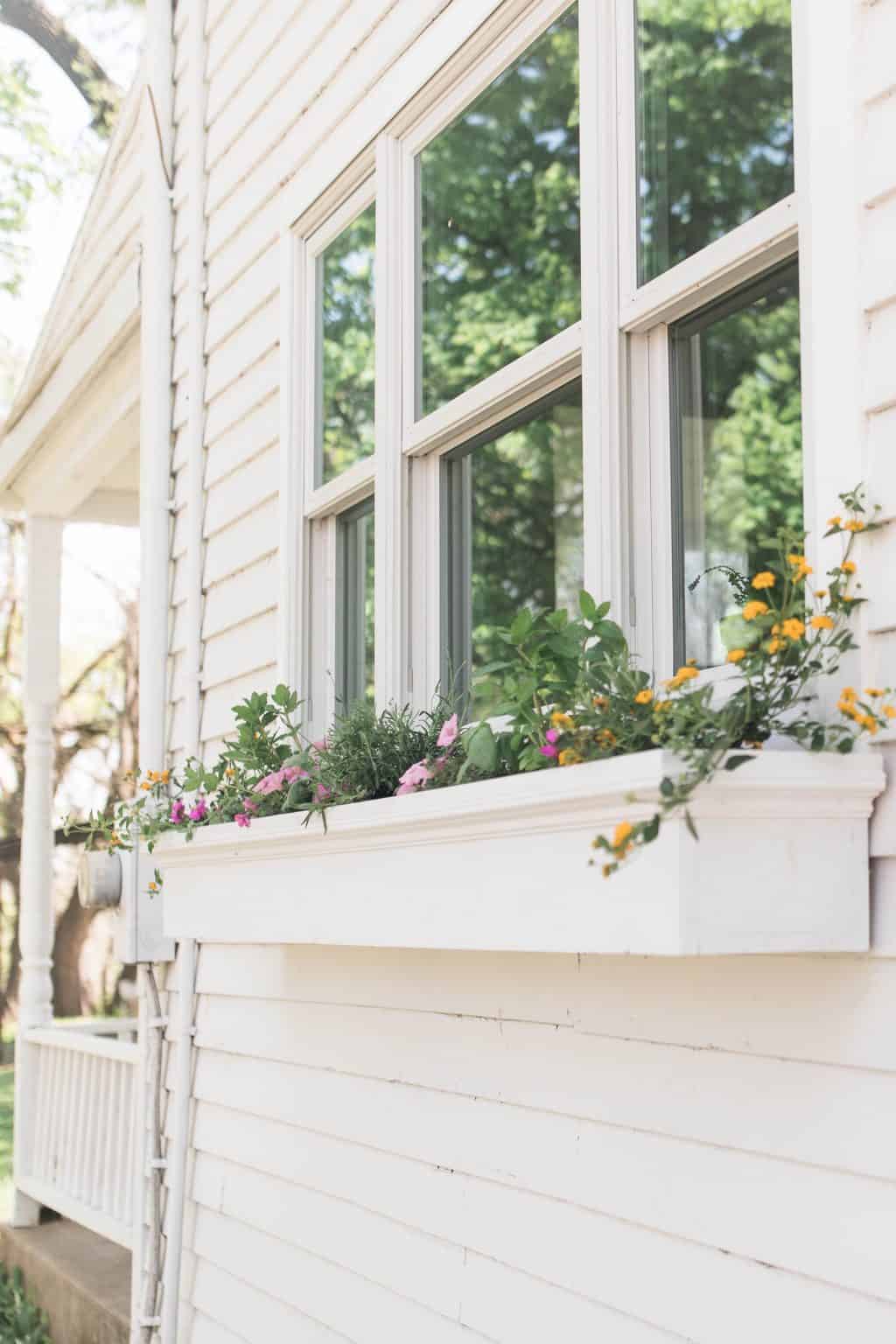 DIY Window Box - Farmhouse on Boone